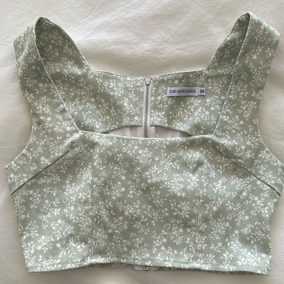 Petal & Pup | Tops | Petal Pup Green Floral Crop Top | Poshmark